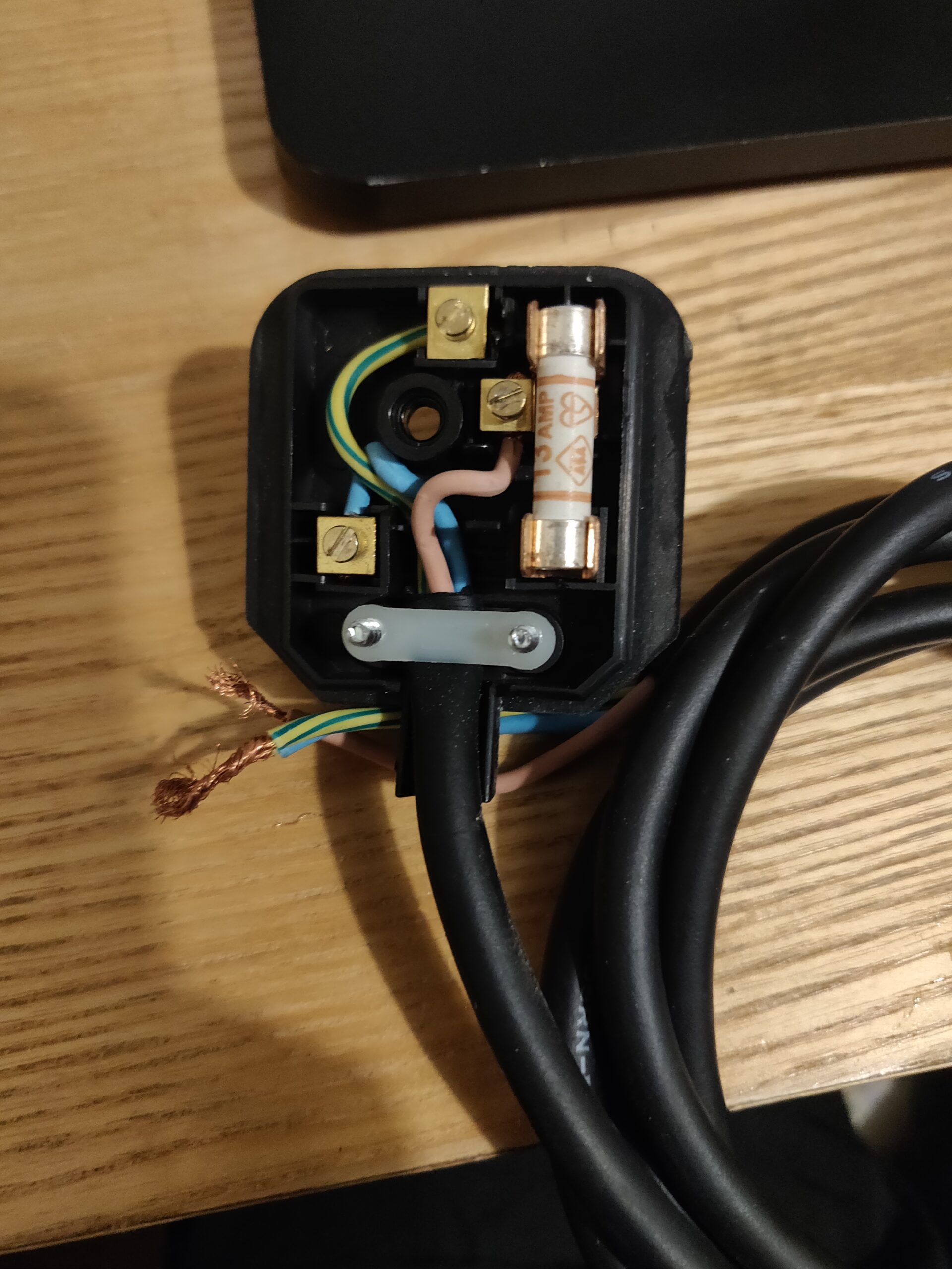 What fuse should I use in a Plug? | Tudor Living